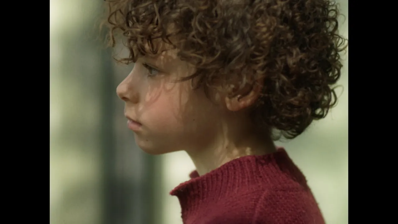 Loin des Yeux (Near the heart)